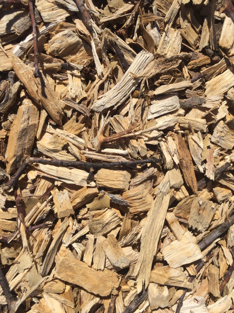 Mulch bed with light brown chunks of wood | Free Textures