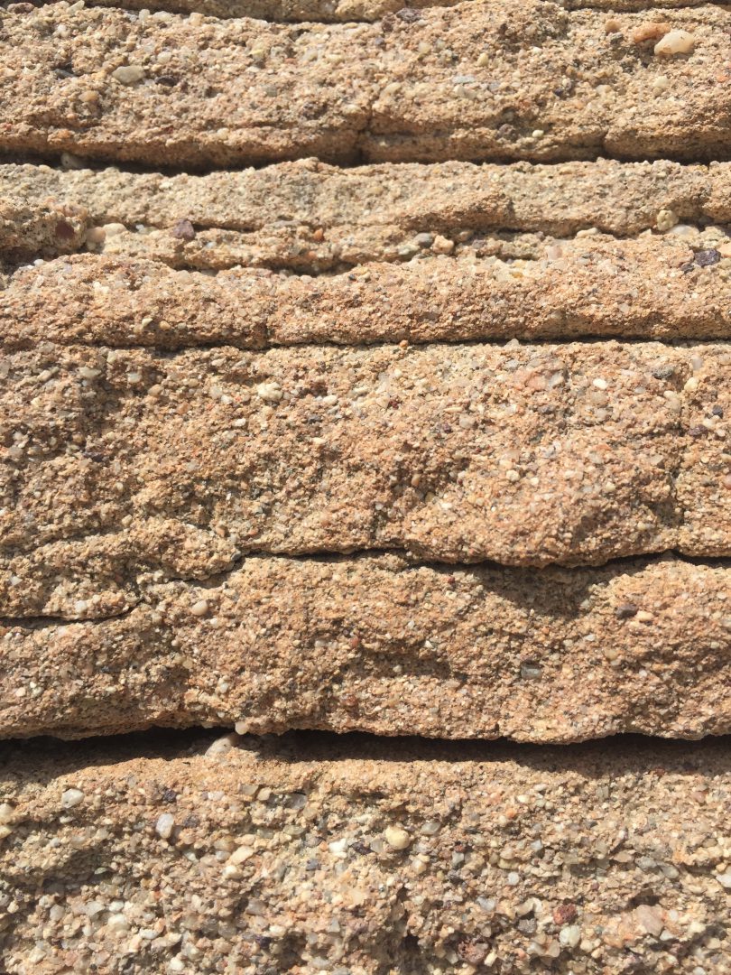 Pebbles and sand embedded in composite rock wall | Free Textures