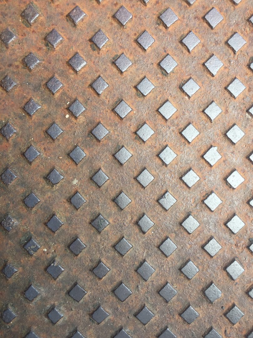 Slightly rusted heavy duty metal cover & pattern of squares | Free Textures